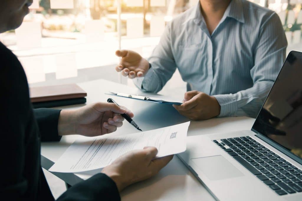 Devenir chargé de clientèle grâce au contrat d’alternance | Gnew